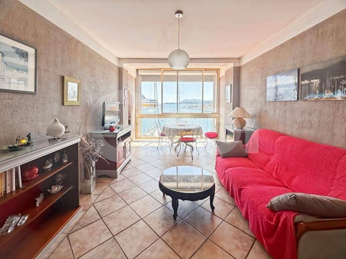 Appartement à louer - Le Port, Toulon - 2 pièces - 1 chambre