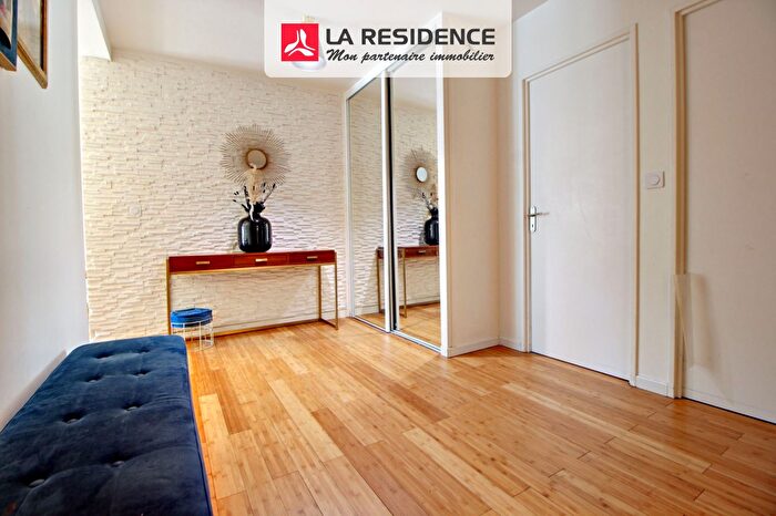 Appartement à vendre - Fontenay-le-Fleury - 4 pièces - 3 chambres