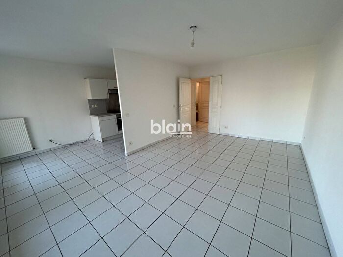 Appartement à louer - Saint-Martin-dHères - 3 pièces - 2 chambres