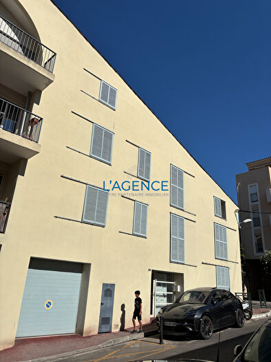 Appartement à vendre - Hyères, Centre-ville - 3 pièces - 2 chambres