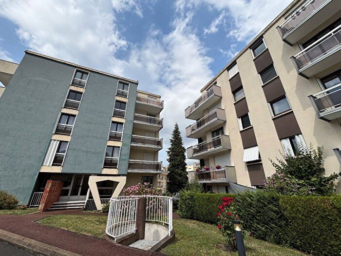 Appartement à louer - Gérard Philipe, Saint-Cyr-lécole - 1 pièce