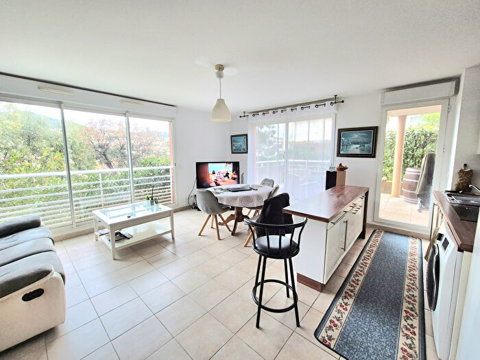 Appartement à vendre - Hyères, Pyanet - 3 pièces - 2 chambres