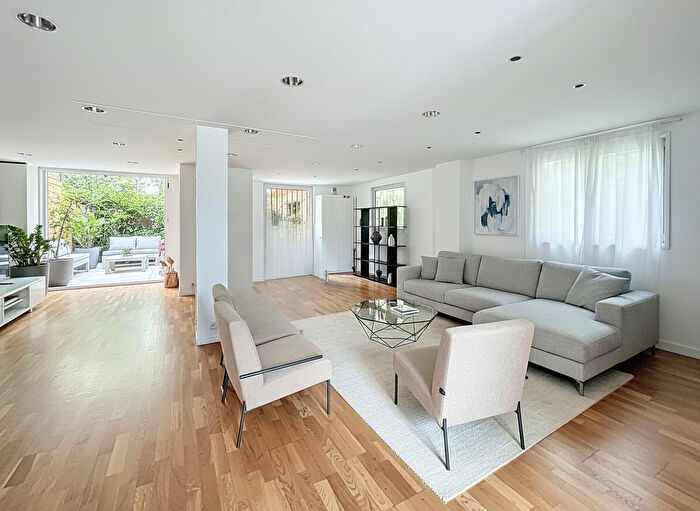 Suresnes, République : Maison 7 pièces à vendre