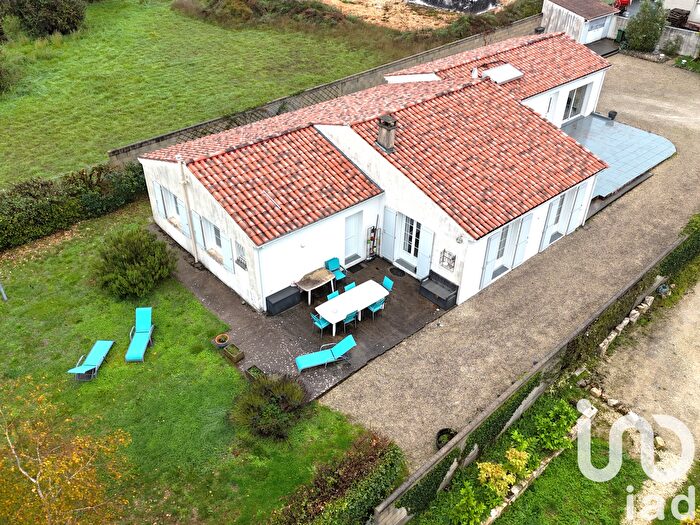 Maison à vendre - Bussac-sur-Charente - 7 pièces - 4 chambres