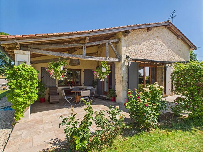 Maison à vendre - Aubeterre-sur-Dronne - 8 pièces - 5 chambres