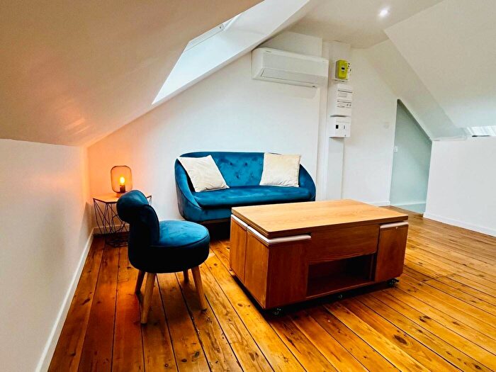 Centre Ville, Quimper : Appartement 2 pièces à louer