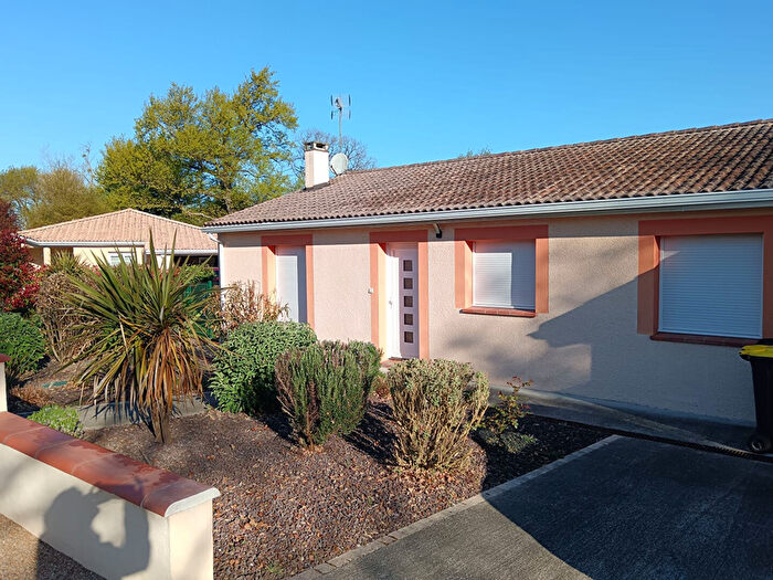 Maison à louer - Saint-Sulpice-la-Pointe - 4 pièces - 3 chambres