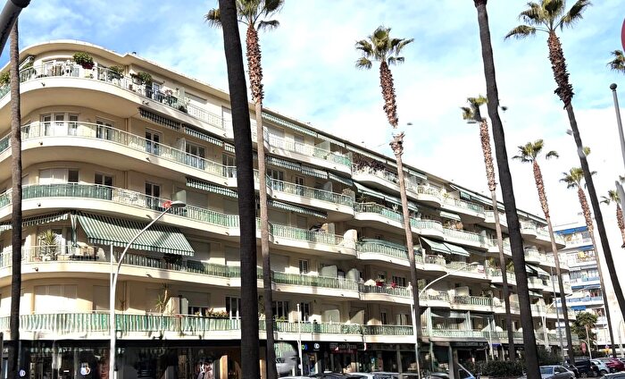 Appartement à vendre - Cagnes-sur-Mer, La Gare, Les Plans, Hippodrome - 3 pièces - 2 chambres