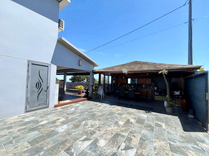 Maison à vendre - Saint-Leu, Piton Saint-Leu, Bois de Nèfles, Plateau - 4 pièces - 3 chambres