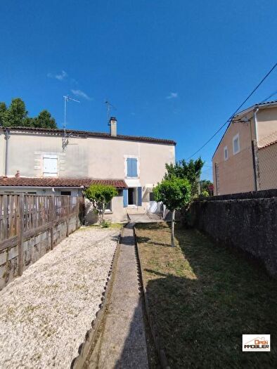 Châteauneuf-sur-Charente : Maison 5 pièces à vendre