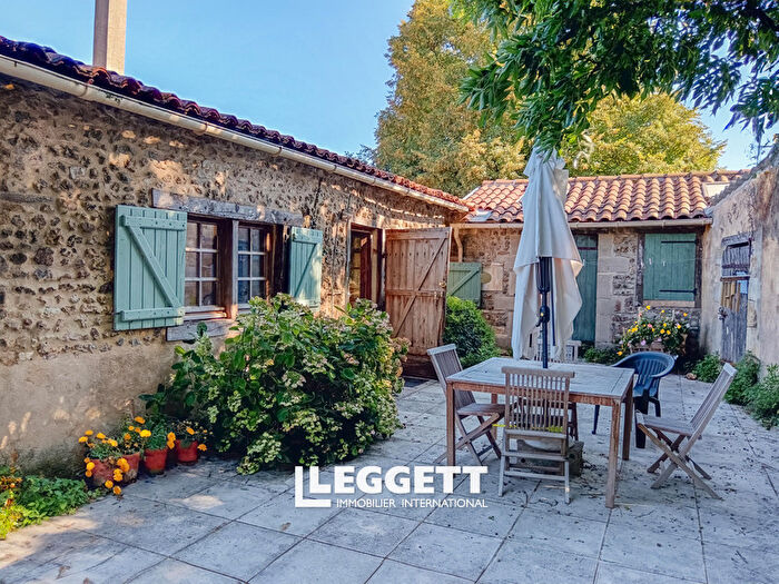 Maison à vendre - La Chapelle-Bâton - 9 pièces - 4 chambres