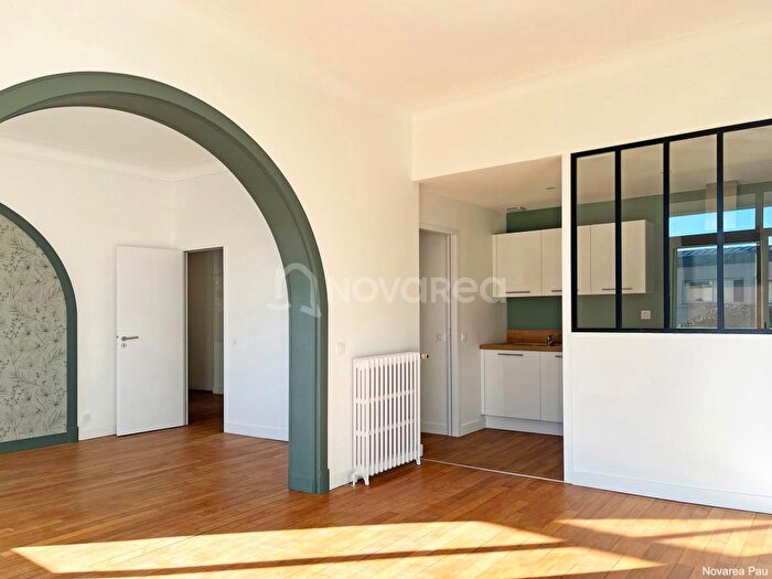 Appartement à louer - Pau, Centre-ville - 5 pièces - 3 chambres