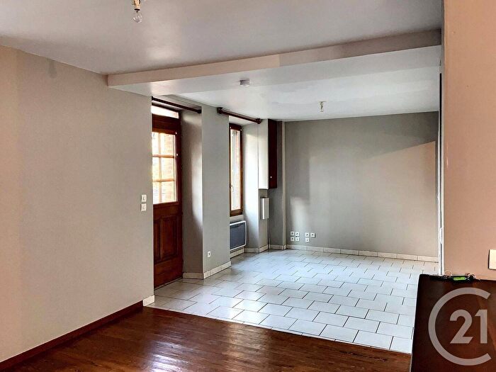 Château-Landon : Appartement 2 pièces à louer