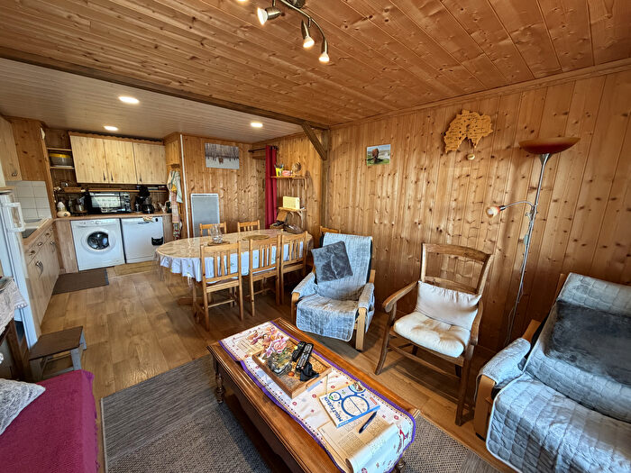 Appartement 3 pièces à Laveissière, à vendre