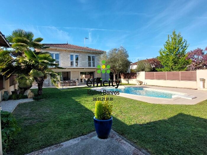 Maison 6 pièces à Gond-Pontouvre, à vendre