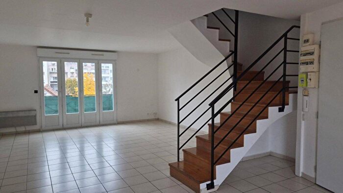 Appartement à louer - Le Saule Blanc, Bondy - 3 pièces - 2 chambres