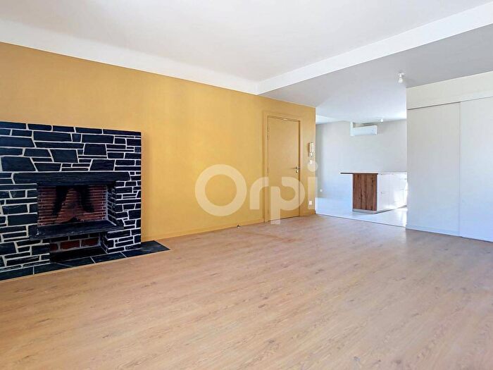 Caserne, Brive-la-Gaillarde - Appartement 3 pièces à louer