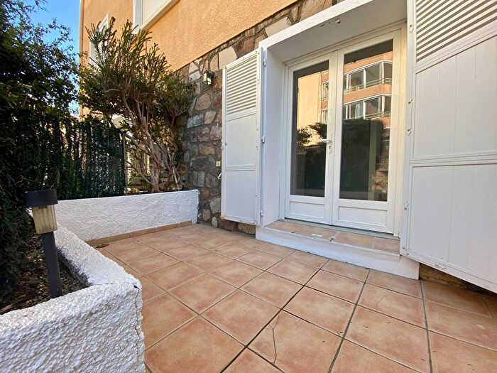 Appartement à louer - Centre ville, Saint-Raphaël - 1 pièce