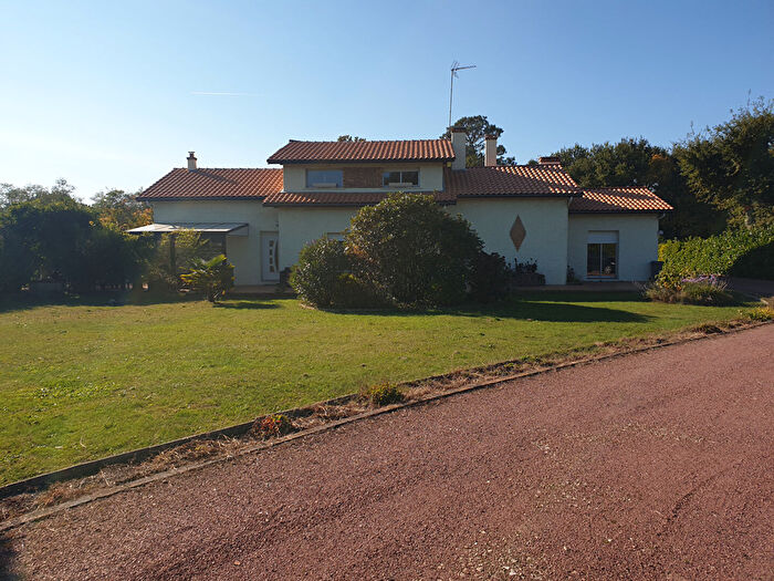 Maison à vendre - Salles - 11 pièces - 5 chambres