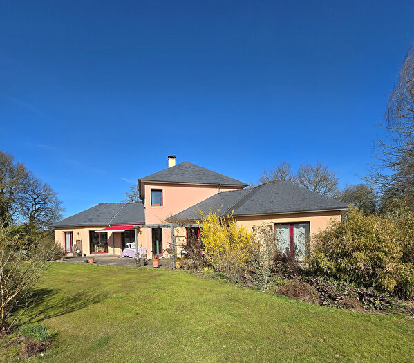 Maison à vendre - Saint-Charles-la-Forêt - 7 pièces - 5 chambres