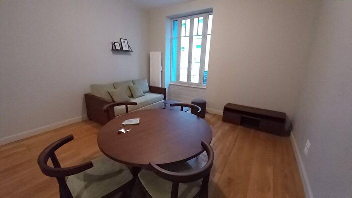 Appartement à louer - Saint Louis, Lyon ème arrondissement - 2 pièces - 1 chambre