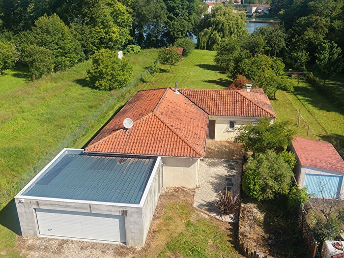 Maison 6 pièces à Touvre, à vendre