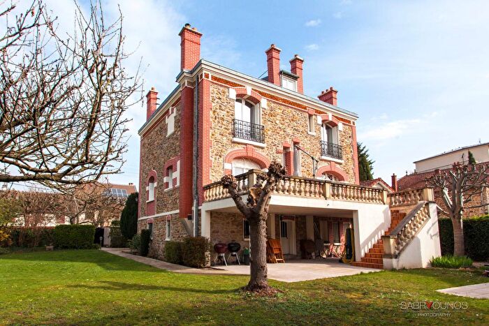 Maison à vendre - Chelles, Chelles Sud, Grande Prairie, Bords de Marne - 8 pièces - 6 chambres