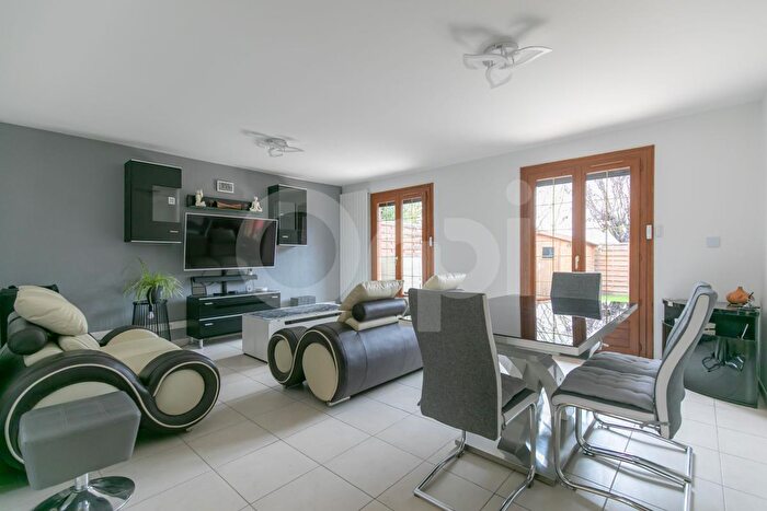 Maison à vendre - La Queue-en-Brie - 4 pièces - 3 chambres