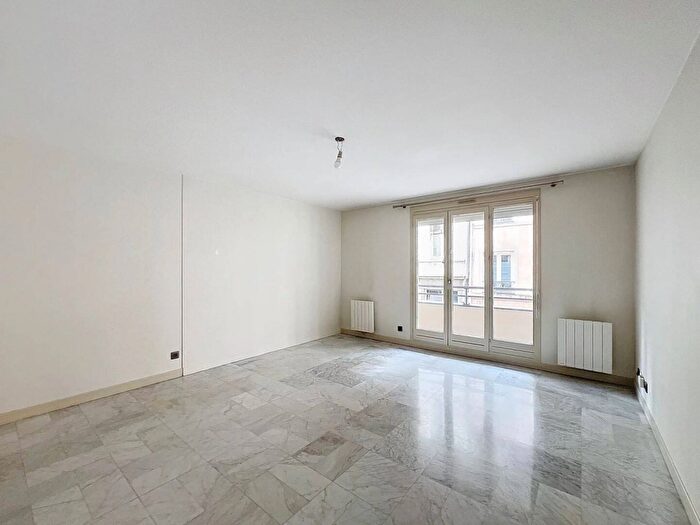 Appartement à louer - Guillotière, Lyon ème arrondissement - 4 pièces - 3 chambres