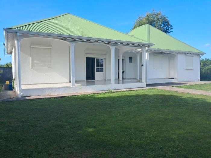 Maison 4 pièces à Les Abymes, à louer