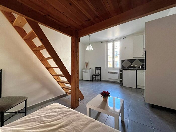 Appartement à louer - Vaugines-Les Faisses-Peyrard, Draguignan - 1 pièce