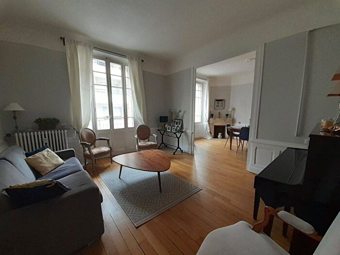 Appartement à louer - Centre Ville, Chambéry - 4 pièces - 3 chambres