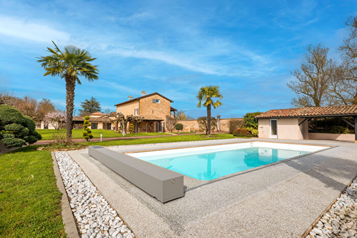 Maison à vendre - Charnay-lès-Mâcon - 8 pièces - 5 chambres