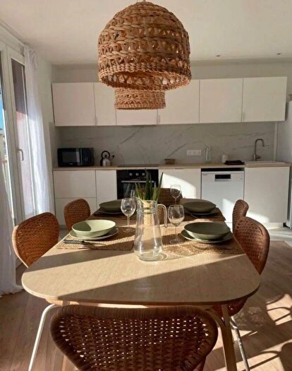 Appartement à louer - Marseille ème arrondissement - 7 pièces - 6 chambres