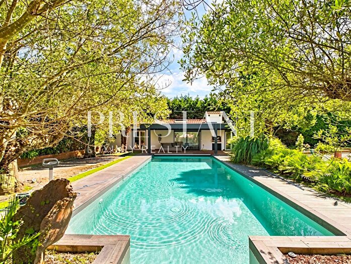 Anglet, Centre-ville, Saint-Jean : Maison 11 pièces à vendre