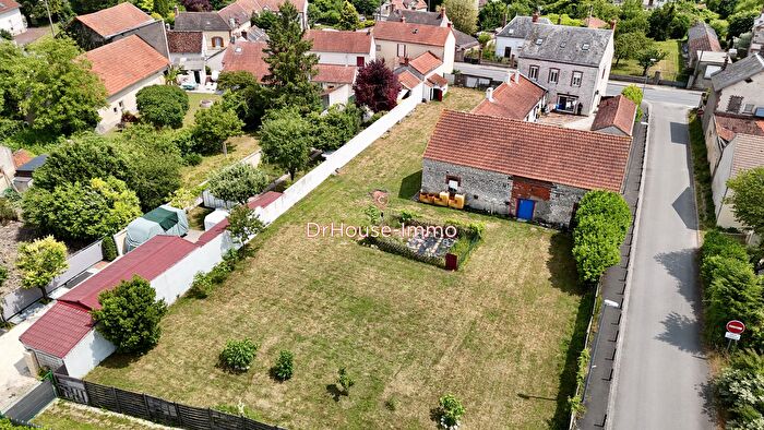 Maison 15 pièces à Corbeilles, à vendre