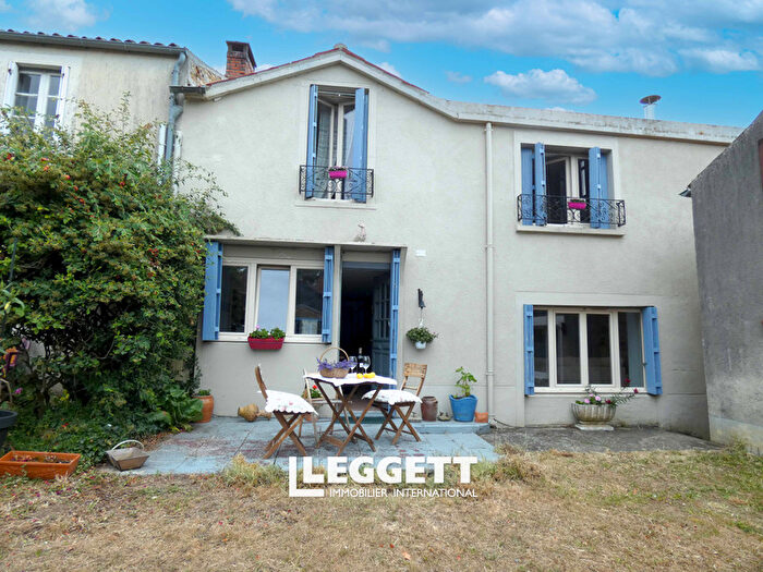 Maison à vendre - Bazoges-en-Pareds - 6 pièces - 4 chambres