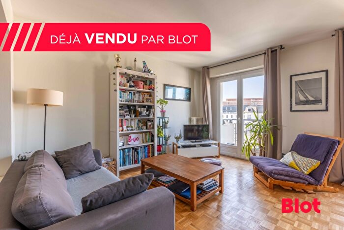 Appartement à vendre - Quartiers Centre, Saint-Hélier, Gare - 3 pièces - 2 chambres