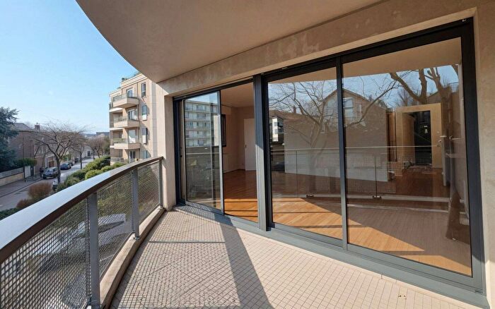 Appartement à louer - Centre Ville, Rueil-Malmaison - 4 pièces - 3 chambres