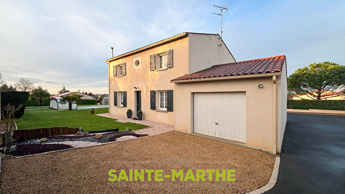 Maison à vendre - Niort, Sainte-Pezenne - 5 pièces - 4 chambres