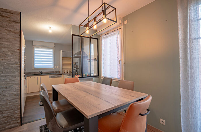 Maisons à vendre et appartements à louer - 3