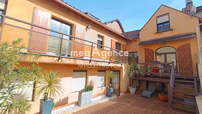 Maison à vendre - Sarlat-la-Canéda - 6 pièces - 4 chambres