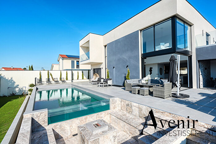 Maison à vendre - Décines-Charpieu, Charpieu - 8 pièces - 5 chambres