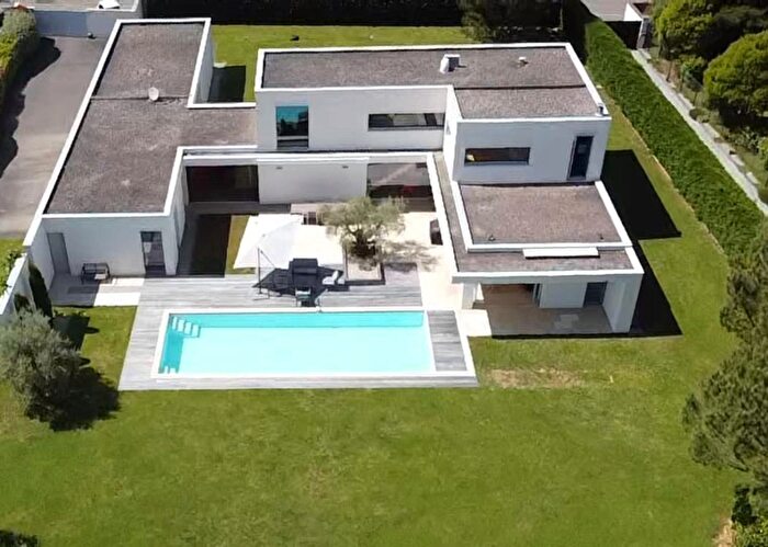 Maison 8 pièces à Dommartin, à vendre