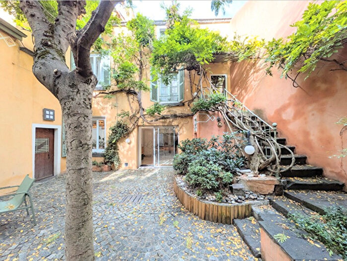 Maison à vendre - Clermont-Ferrand, Jaude, Fontgiève Saint-Alyre - 10 pièces - 7 chambres