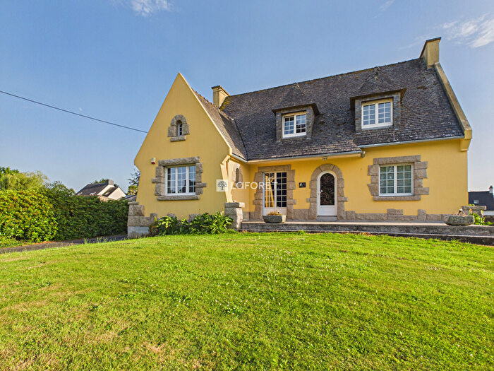 Maison 8 pièces à Pleyben, à vendre