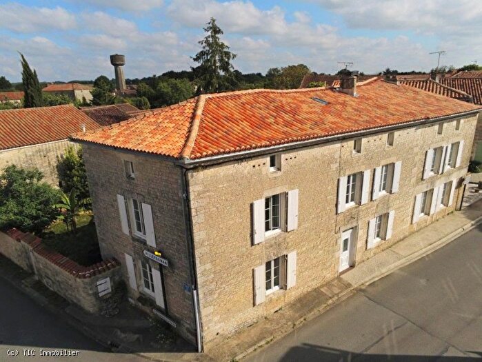 Maison à vendre - Ruffec - 7 pièces - 4 chambres