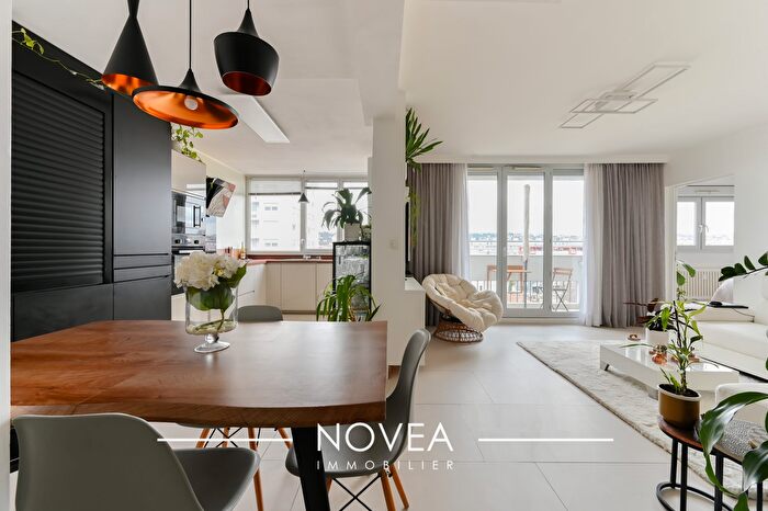 Appartement à vendre - Lyon e  - 4 pièces - 3 chambres