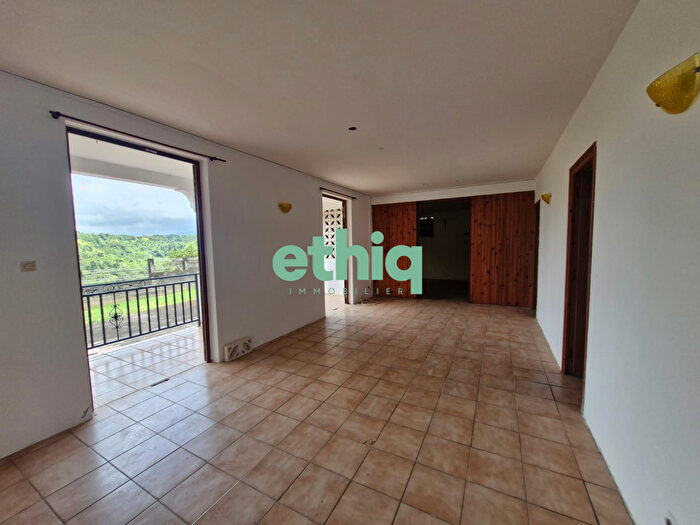 Petit-Bourg : Maison 6 pièces à vendre