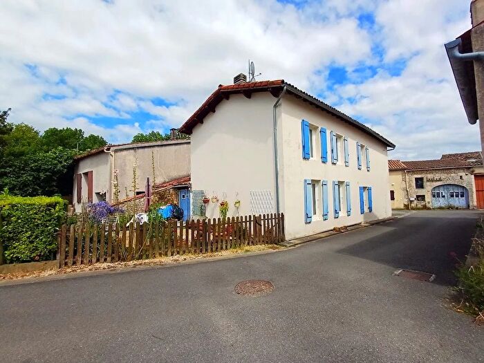 Maison à vendre - Saint-Genis-de-Saintonge - 6 pièces - 3 chambres